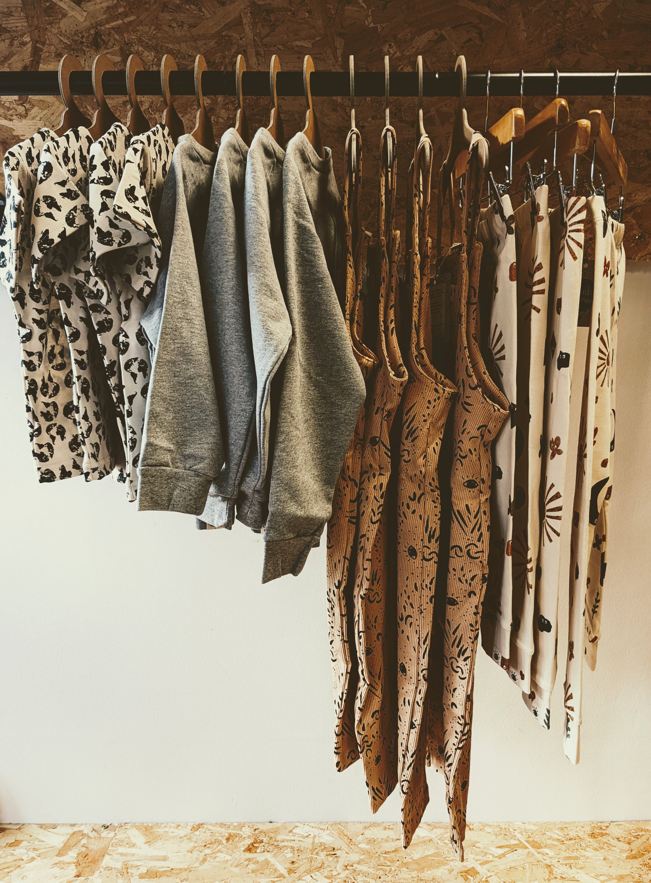 The Little Bears Wardrobe – The Little Bear's Wardrobe